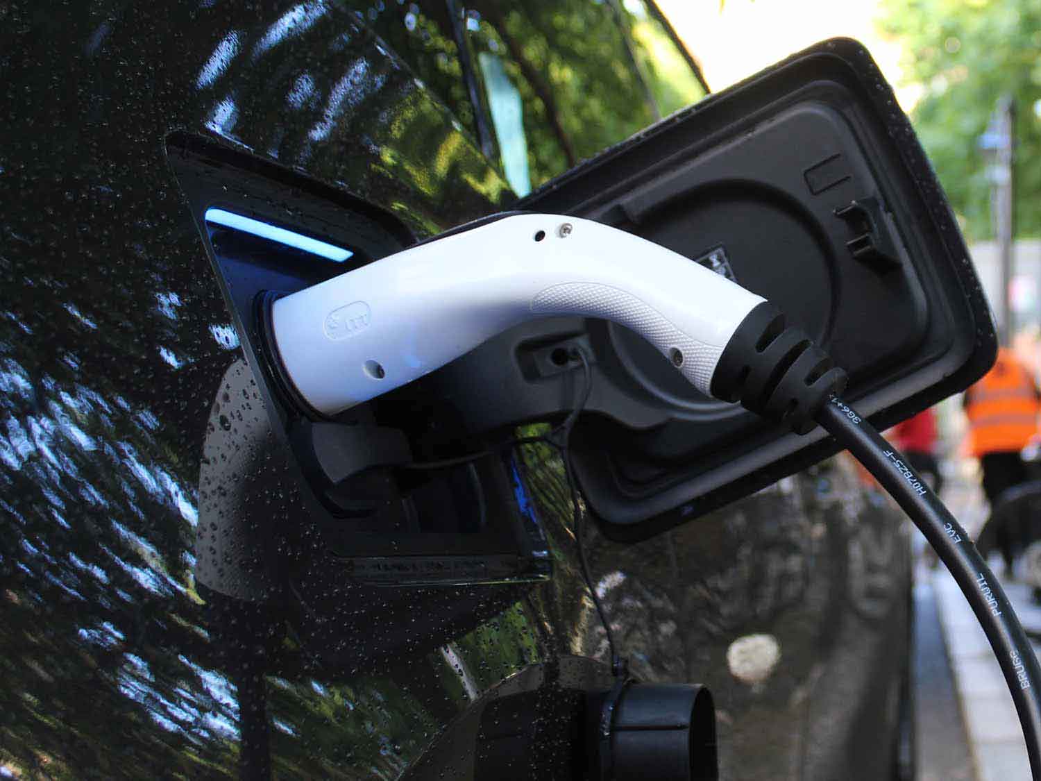 Lyft commits to 100% electric vehicles by 2030. Here’s why it matters ...